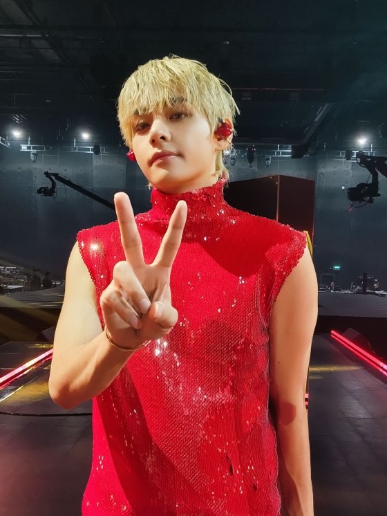 BTS's V, The 1st K-pop Solo Artist To Simultaneously Top The UK's ...